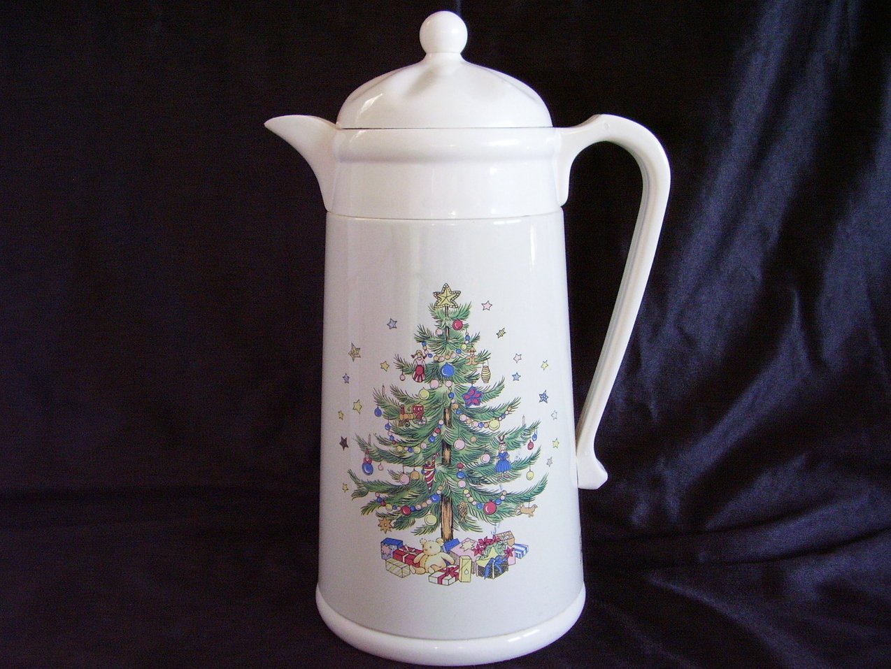 Nikko Ceramics Happy Holiday Thermal Insulated Carafe Christmas Tree