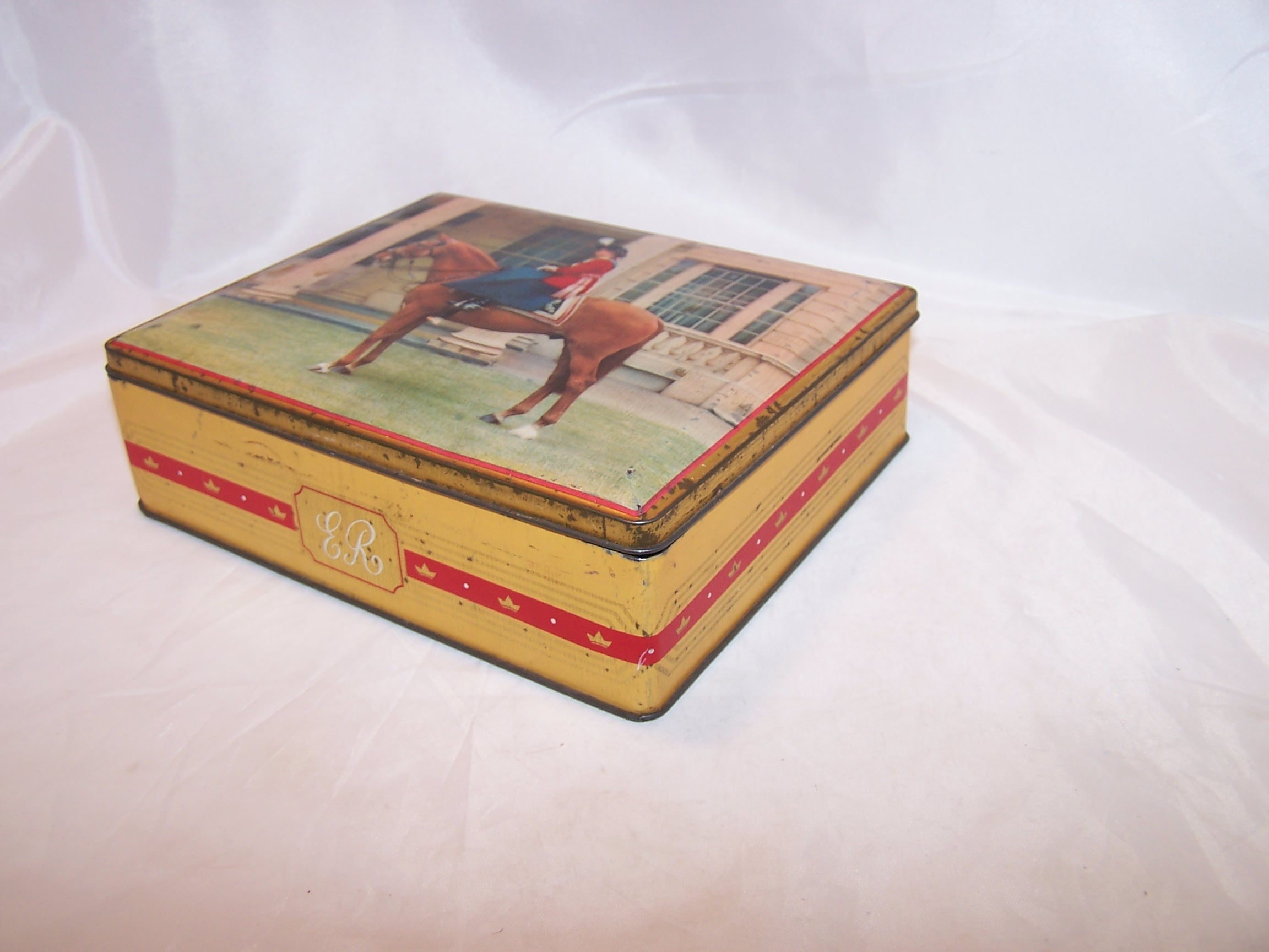 Queen Elizabeth Tin Hinged Box, Sharp and Sons, Vintage