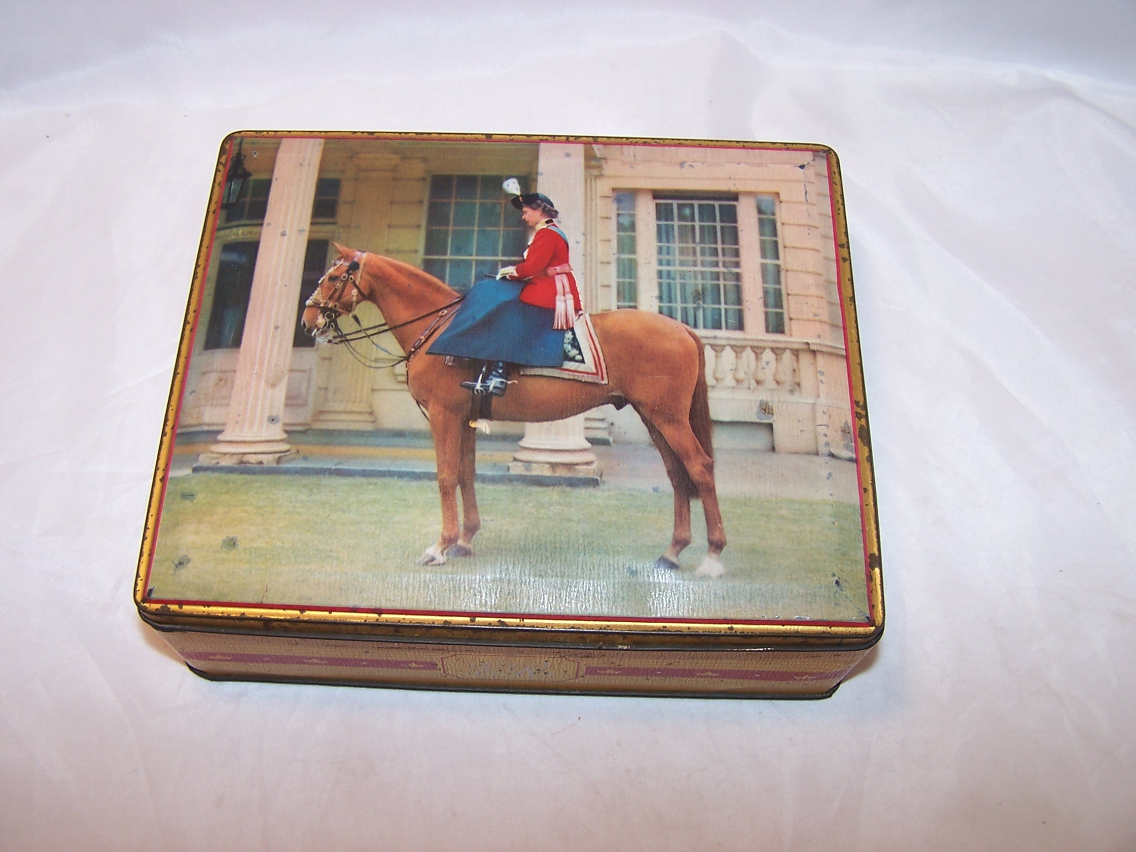 Queen Elizabeth Tin Hinged Box, Sharp and Sons, Vintage