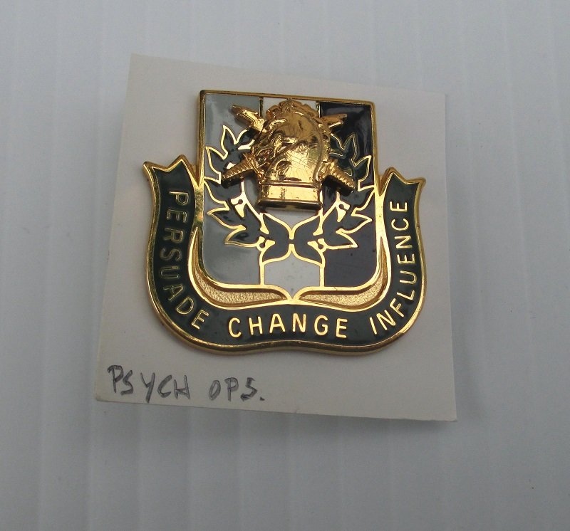 1 Psychological Operations Regiment U.S. Army Insignia Pin