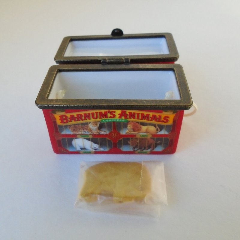 Barnum's Animals Porcelain Nabisco Crackers Trinket Box 1998
