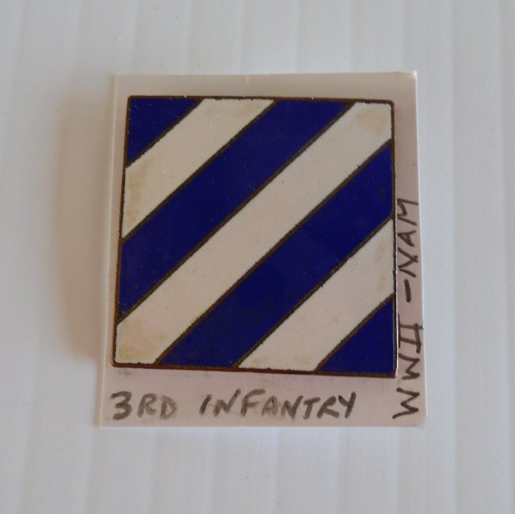3rd Infantry Division US. Army DUI Insignia Pin WWII Vietnam