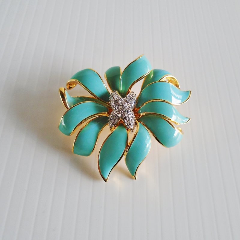 KJL Kenneth J. Lane Vintage Turquoise Flower Brooch