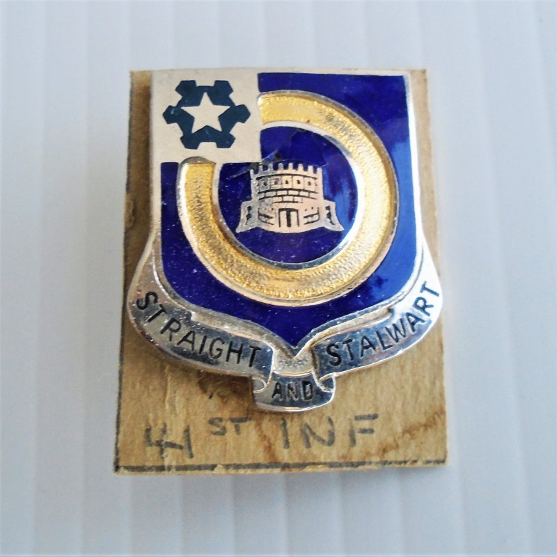 41st US Army Infantry Straight and Stalwart WWI WWII DUI Pin
