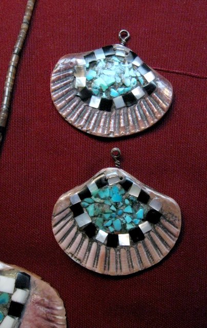 Vintage Santo Domingo Pueblo Turquoise Inlaid Shell Necklace and Earrings