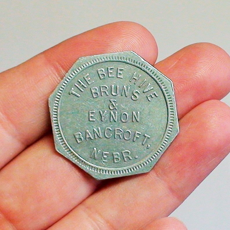 Bancroft, Nebraksa Token: THE BEE HIVE BRUNS & EYNON 50¢