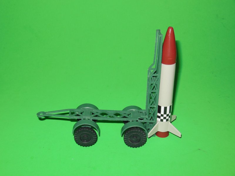 Army HO Scale Plastic Missile Launcher With Mobile Trailer