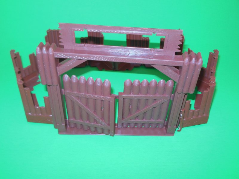 MPC Recast Western Stockade Style Plastic Fort