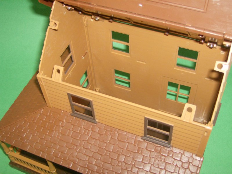 New Ray Plastic Frontier Western 2 Story Ranch House